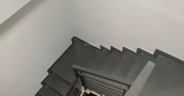 Bán nhà 5 tầng mới vào ở ngay, giá 5,1 tỷ, P27, BT, khu đã quy mới, đường hẻm thông thoáng