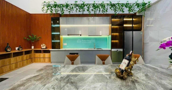 Nhà đẹp Q3 77m2 full nội thất cao cấp, shr công chứng ngay: LH: 0964 463