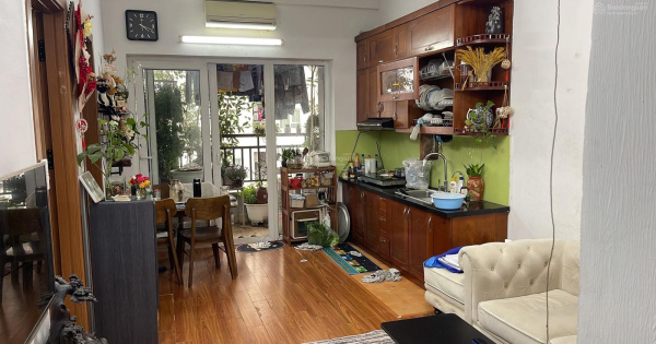 Bán gấp CHCC CT3 Trung Văn, Nam Từ Liêm, nhà đẹp ở luôn. 2 ngủ giá 2,6 tỷ. LH 0912 259