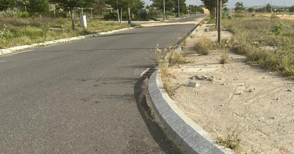 Chính chủ cần bán lô góc ngã tư 5c. 05.22 phân khu Para Grus dự án KN Paradise LH 0974 383