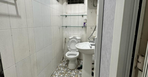 Cực hiếm! CC A6 - Giảng Võ - Ba Đình - view hồ - thoáng 70m2 - 2PN nhà đẹp chỉ 3,69 tỷ