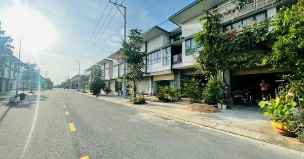 Cho thuê gấp NP Shophouse Oasic, 3 PN, 80 m2 hoàn thiện giá chỉ 5 tr / th