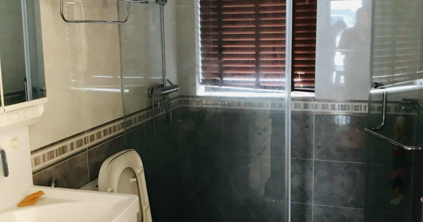 Cho thuê nguyên căn biệt thự Vinhomes Hàm Nghi, Mỹ Đình 280m. 150m2 x 3 tầng giá 60tr/th