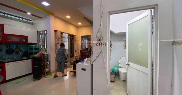 Hơn 9 tỷ - bán nhà 3 tầng 5.3x16m góc 2 mặt hẻm 6m đối diện ubnd Q11 - khu vip cực hiếm nhà bán