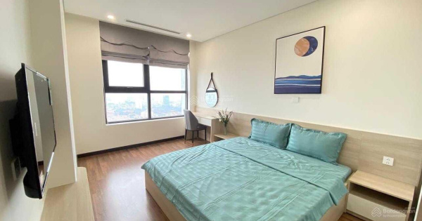 Chuyển nhà bán căn hộ 2 phòng ngủ đẹp nhất Golden Palm. Giá 6,5 tỷ DT 84m2 và 2 VS. LH 0978 965