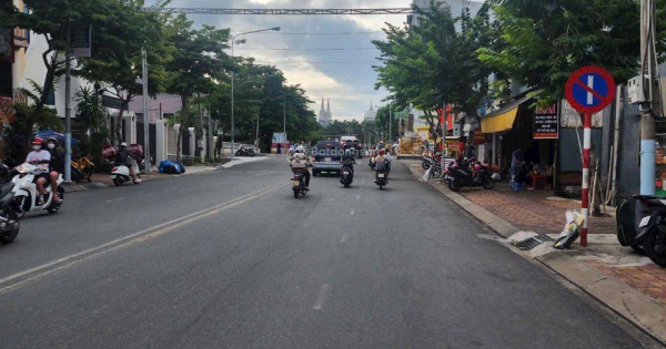 Toà Building siêu đẹp mặt tiền Đại Lộ Bình Dương