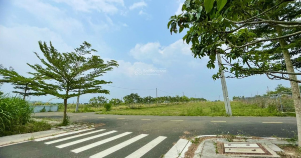 Cắt lỗ 300-400tr/nền, cách chợ ngã 5 Đambri 5P, cách cao tốc khoảng 2P xung quanh đầy đủ tiện ích