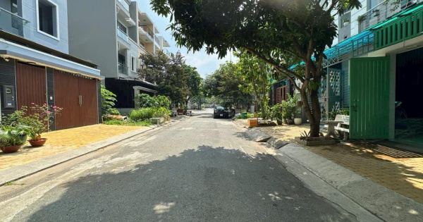 Bán nền P10-27 khu 6B Intresco xã Bình Hưng, huyện Bình Chánh. DT 5x20m giá 84tr/m2 luôn cọc móng