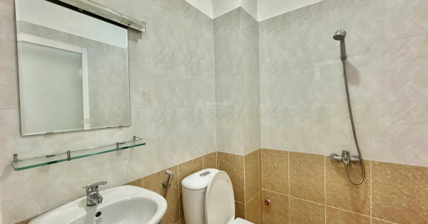 Cho thuê căn hộ studio cửa sổ trời full nội thất, gần NowZone, Phố Đi ...