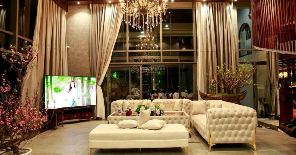 Penthouse chỉ còn căn duy nhất! Tầng 25 view pháo hoa 3 hướng, DT: 650m2, 5PN EverRich Infinity Q5