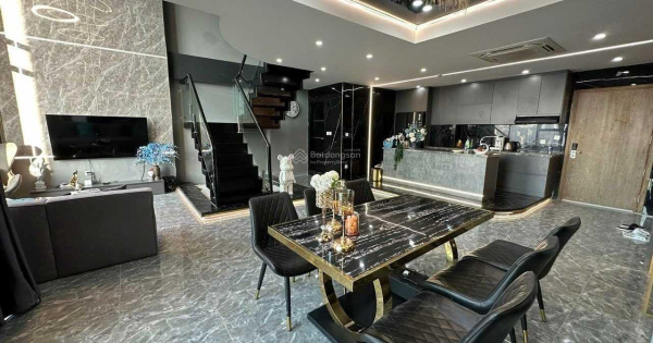 Chính chủ bán CH Penthouse Eco Dream, 130m2, 2N2W, full nội thất cực đẹp, sổ đỏ cầm tay. Giá 7 tỷ