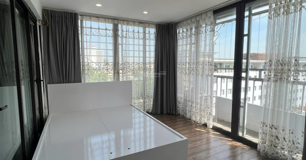 Hiếm CC A6 Giảng Võ gần 70m2 2 ngủ - trung tâm Ba Đình sát hồ Giảng Võ thang máy xịn NT đẹp ở ngay