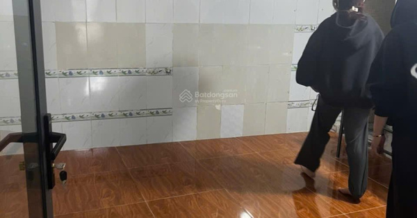 Cho thuê 3 phòng trọ DT: 15m2 giá 2tr - 2,5-3,5ttr/thg, lầu, HBC, TĐ 0908 284 *** 0908 016