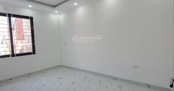 Bán nhà gần Tựu Liệt hàng xóm Linh Đàm / DT 70m - giá chỉ 5,8 tỷ - ô tô chạy đỗ cổng