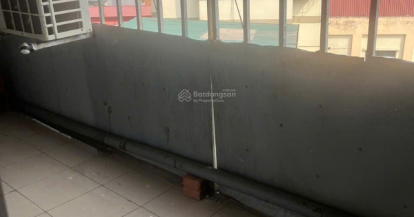 Bán CCMN 2 ngủ 50m2 tại gầm cầu vượt Ngã Tư Sở, cách mặt phố Tây Sơn 10m, ô tô đỗ cổng, giá 1,45 tỷ