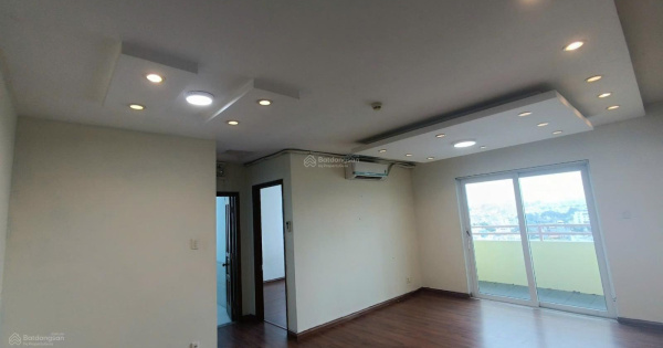 Cho thuê CH Hoa Sen đường Lạc Long Quân, Q11, DT 76m2, 2PN, 2WC. Giá 9tr/th