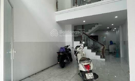 Nhà 2 mặt tiền - khu Vip Q7 - nhà mới vào ở ngay