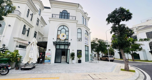 Bán gấp biệt thự giá tốt nhất Vinhomes, đường T16, góc ngã tư, đã hoàn thiện - Giá 41 tỷ, 252m2