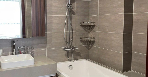 Chủ nhà gửi bán căn chung cư 108m2 3PN, 2VS, tòa Sun Square - số 21 Lê ...