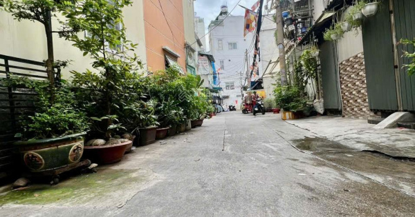 Q4 Nhà P4 . Khu Vip đường số shr 17.5m2 . 2 tầng BTCT. Có thể cải tạo ...