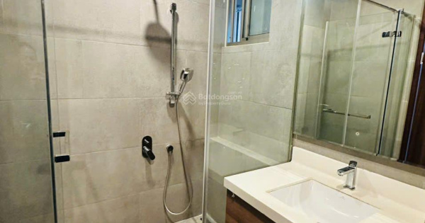 Hàng hiếm Bán căn hộ Midtown 2PN giá 9,8 tỷ view biệt thự, ô xe hầm ...