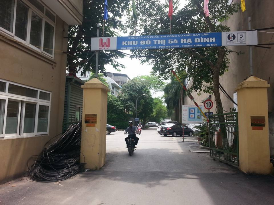 Cần bán căn hộ 54 Hạ Đình, giá 5,x tỷ VND, 102m2, 2 phòng ngủ