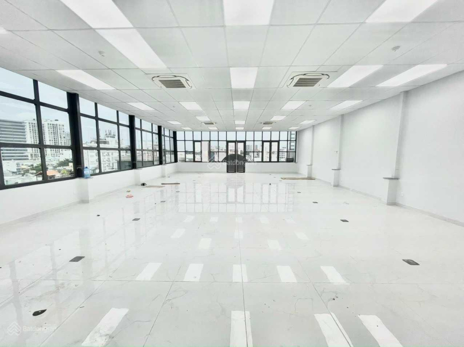 Cho thuê tòa nhà mặt tiền số 135A Pasteur, P.6, Q.3, DT: 35x40m, 1 hầm, 10 lầu, DTSD: 3.000 m2