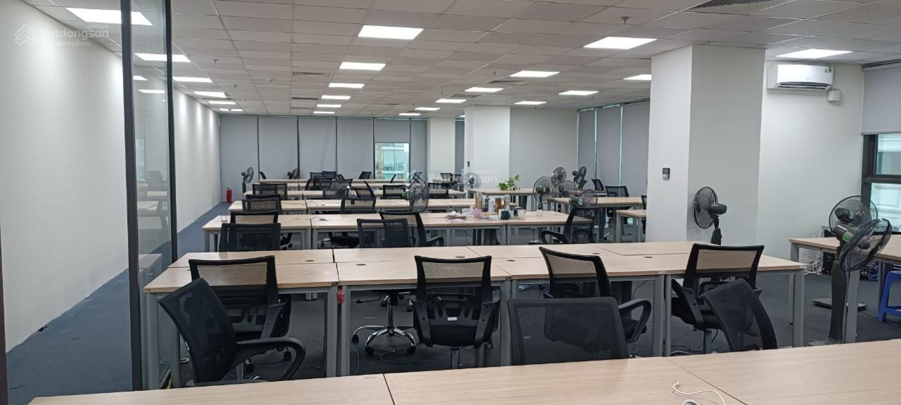 Cho thuê văn phòng tòa 25T1 Hoàng Đạo Thúy sàn đẹp, view thoáng, giá hợp lý. LH 0902 255