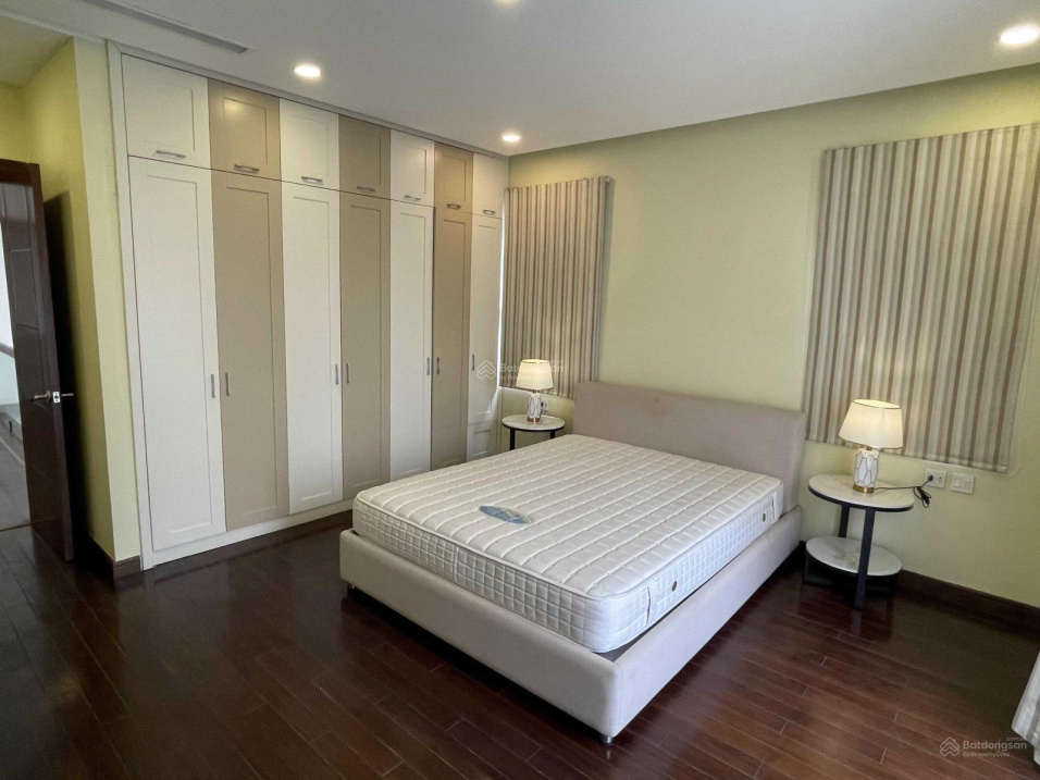 Siêu VIP đơn lập Hoa Sữa 230m2 Vinhomes Riverside 5PN có thang máy view ...