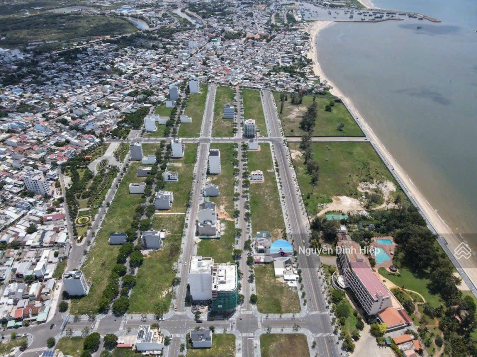 Bán 140m2 D3 hướng phố Ocean Dune Phan Thiết