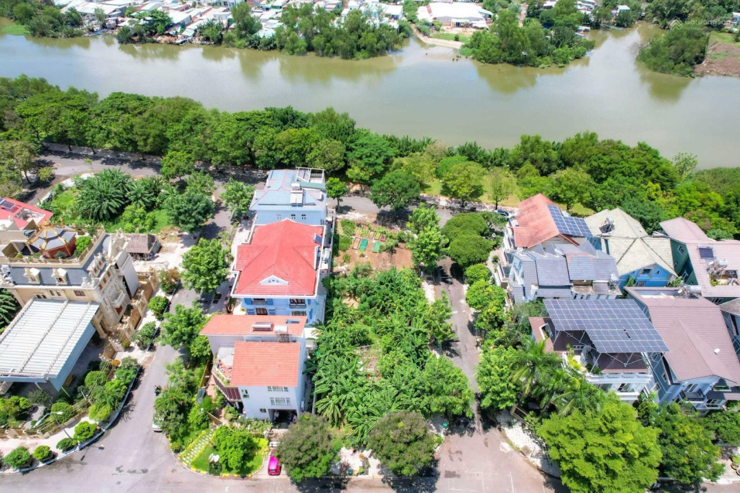 Bán đất biệt thự Sadeco Ven Sông Tân Phong Quận 7
