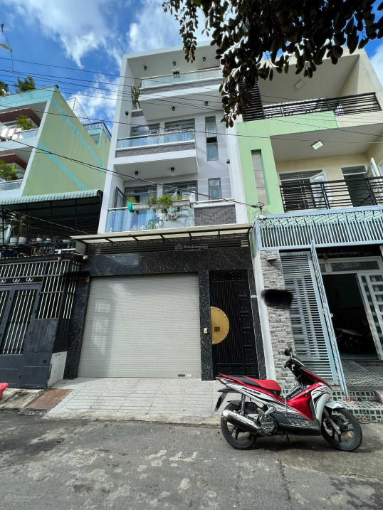 Nhà 4 tầng - 5 phòng ngủ - 5m x 20m - ô tô ngủ trong nhà, ngay Co.oppmart Phan Văn Hớn - 7 tỷ