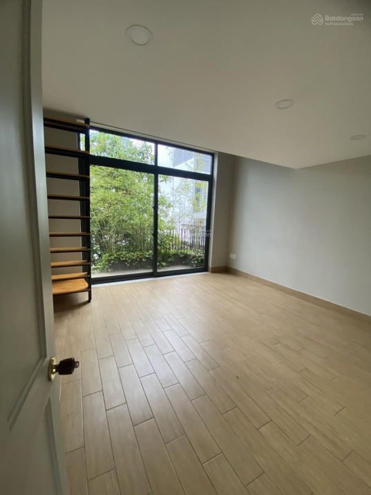 Cho thuê nhà ngang 6m, dài 20m, 1 trệt 3 lầu 343C Hoa Lan, Phường 2 ...