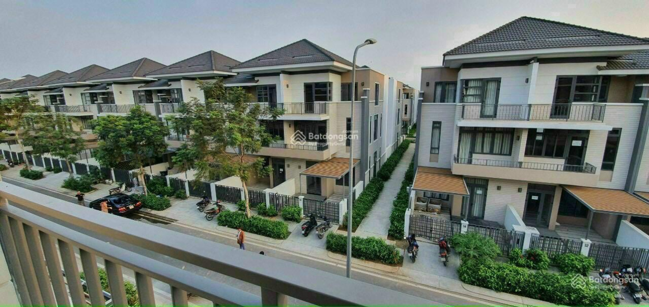 Cho thuê BT Lavila KDC ven sông 6 x 17,6m full 4PN giá 18tr/th, LH ...