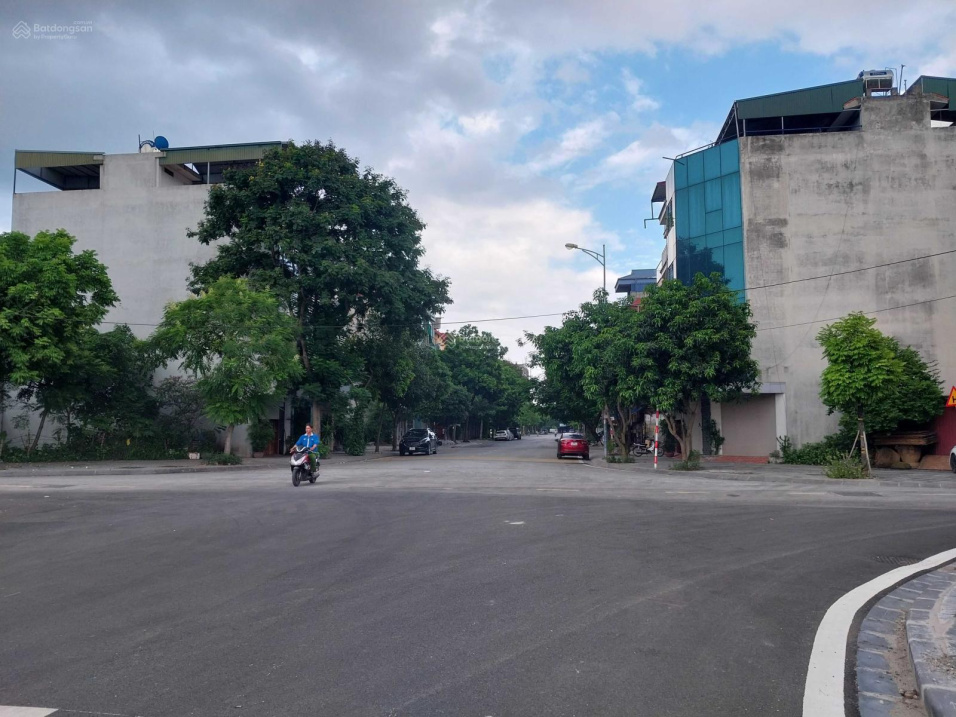 Xóm Lò, Thanh Am, 3 làn ô tô tránh, phân lô bàn cờ. Vỉa hè thêng thang, 80m2 MT 6m chào 8.5 tỷ