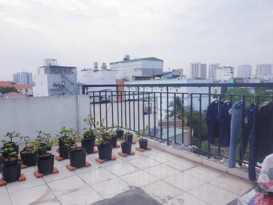 Nhà thoáng mát. Bảo vệ 24/24, giờ tự do. Đầy đủ điều hòa, MNNL, tủ, bếp ...