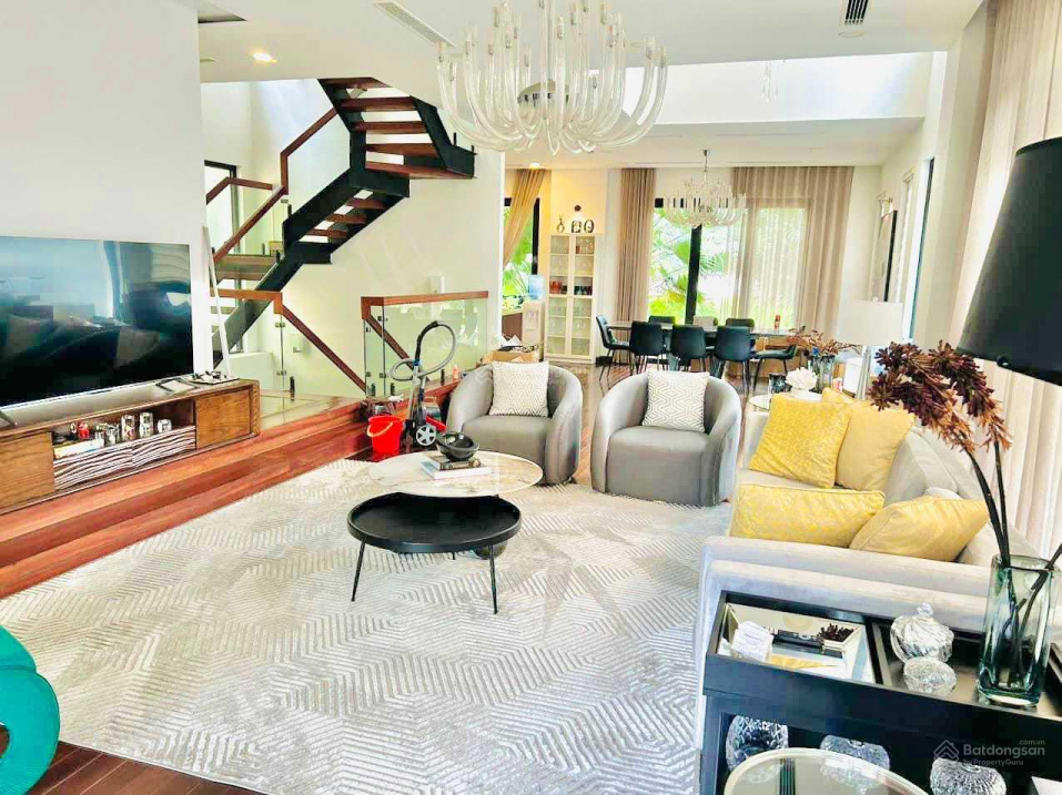 Siêu VIP đơn lập Hoa Sữa 230m2 Vinhomes Riverside 5PN có thang máy view ...