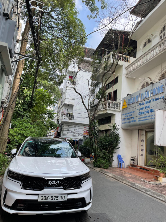 Bán nhà ngõ 49 Huỳnh Thúc Kháng Dt 133.5m2 MT 10m đường hè 8m 43,5 tỷ.