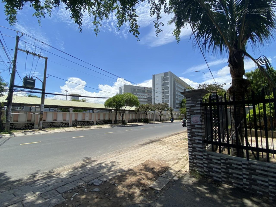 Bán nhà CMT8 Long Toàn, 164 m2 full thổ cư nở hậu