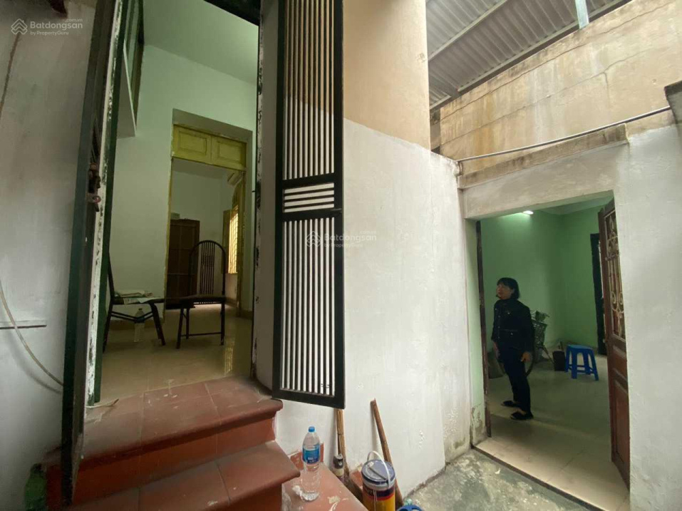 95 Thợ Nhuộm - ngã 5 Trần Hưng Đạo - Tổng Dt 63m2 - Vừa ở Vừa KD đều được - 16 tr/ Tháng