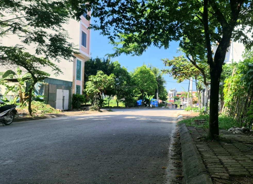 Bán DT 99.9m MT 6.13m đất Đồng Sậy, TT Phùng, Đan Phượng, Hà Nội. Hướng Tây Bắc, đường rộng 13m