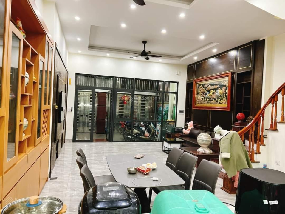 Tôi cần bán nhà TT9 đường Foresa KDT Xuân Phương 123m2 4T MT 7.2m. Giá 15.3 tỷ