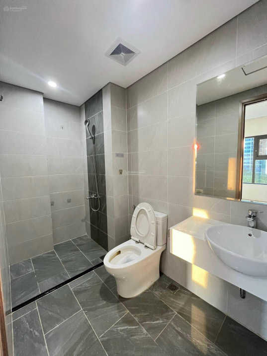 Bán căn 2PN + bếp rèm S3.05 chưa nộp sổ view Đông Nam giá 2.4 tỷ 69.5m2 ...