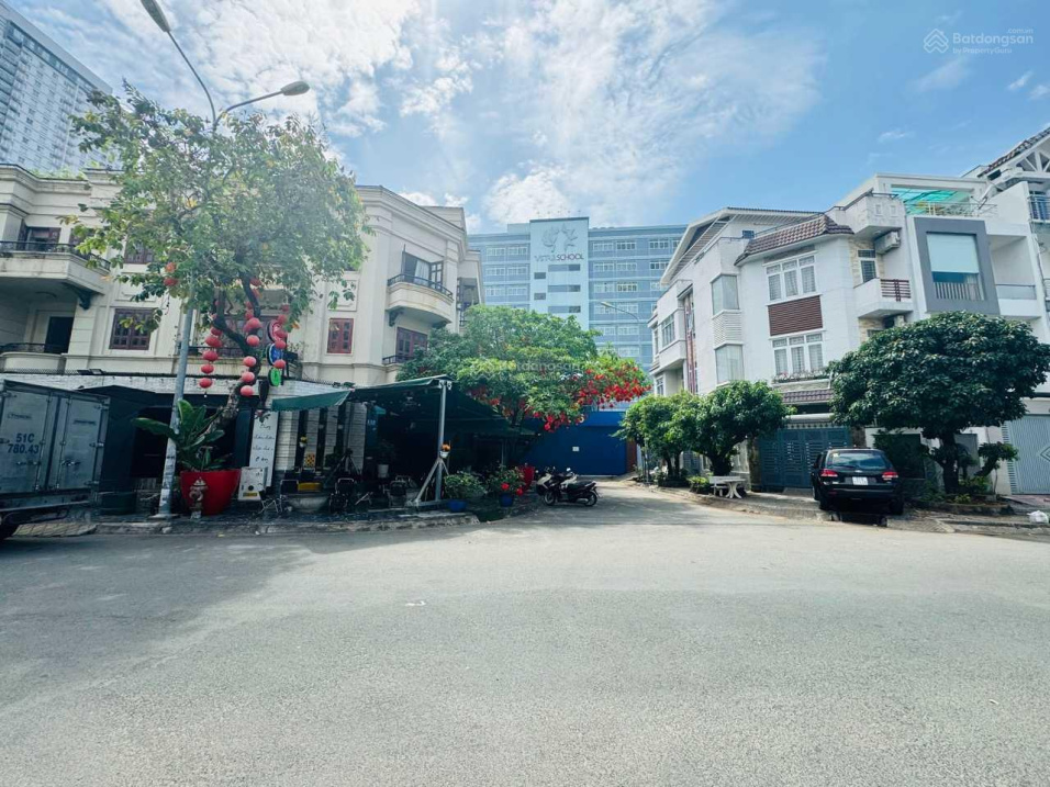 Kẹt bank bán rẻ 2 căn biệt thự KDC Sadeco Ven Sông Tân Phong Q7. DT 7x19m, 17.5 tỷ/ LH 0901 294