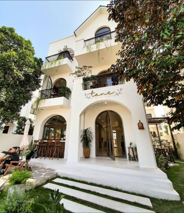 Cho thuê nhà mặt phố Linh Lang Ba Đình DT 400m2 x 3.5T, MT Lô góc 20m ...