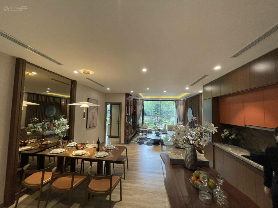 Bán căn hộ 2PN 2 vệ sinh toà Landmark L1 tầng trung đẹp, view công viên Hồ thiên nga Ecopark