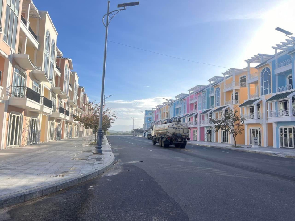 Cần sang nhượng lại căn nhà phố biển vị trí cực đẹp giá tốt tại KN ...