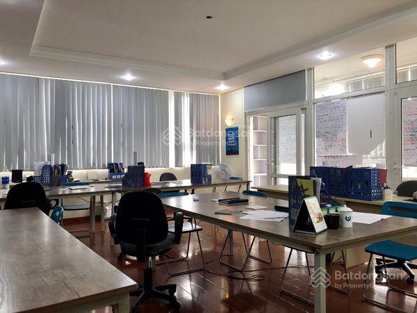 Bán gấp căn Penthouse chung cư tòa 17T5 - mặt đường Hoàng Đạo Thúy 235m2 4 ngủ giá 35tr/m2