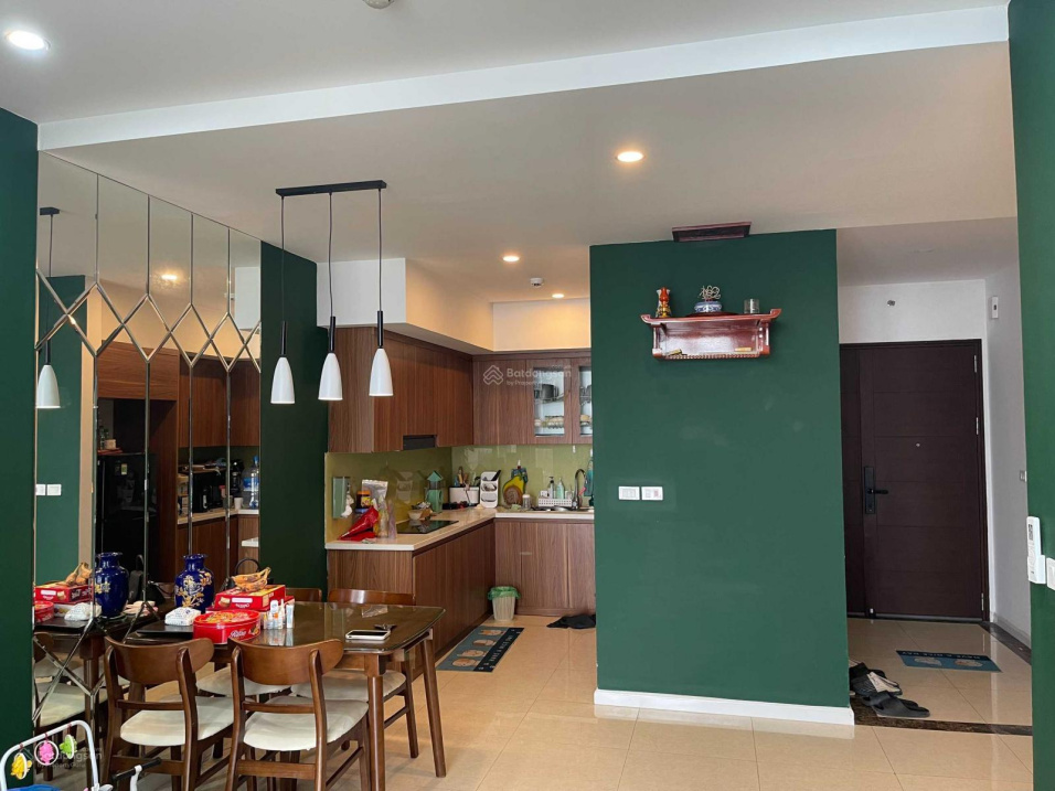 Gia đình cần bán căn hộ toà HPC 105. Diện tích 84m2 gồm 2PN, 2 VS, full đồ đẹp, có lốt ô tô