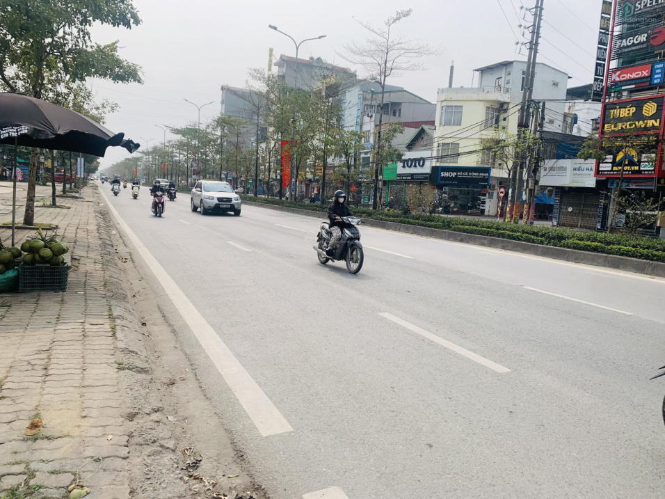 Làn 2 đường QL32, cạnh công an huyện, sát khu đô thị Lideco